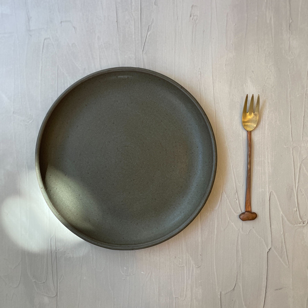 "Deep Main" Dinner Plate - Large – THE DEA STORE